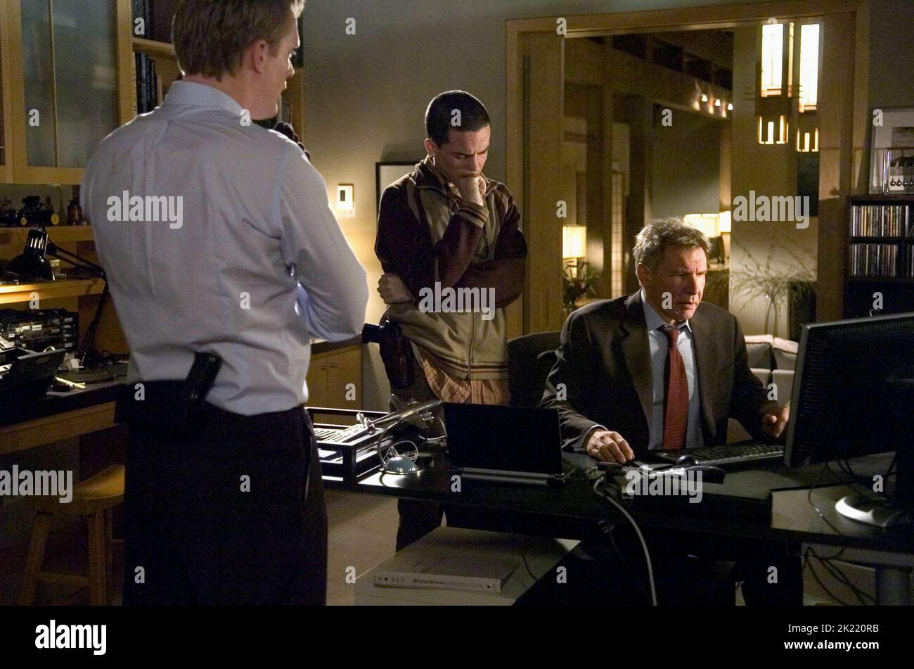 PAUL BETTANY, KETT TURTON, HARRISON FORD, FIREWALL, 2006 Stock Photo ...