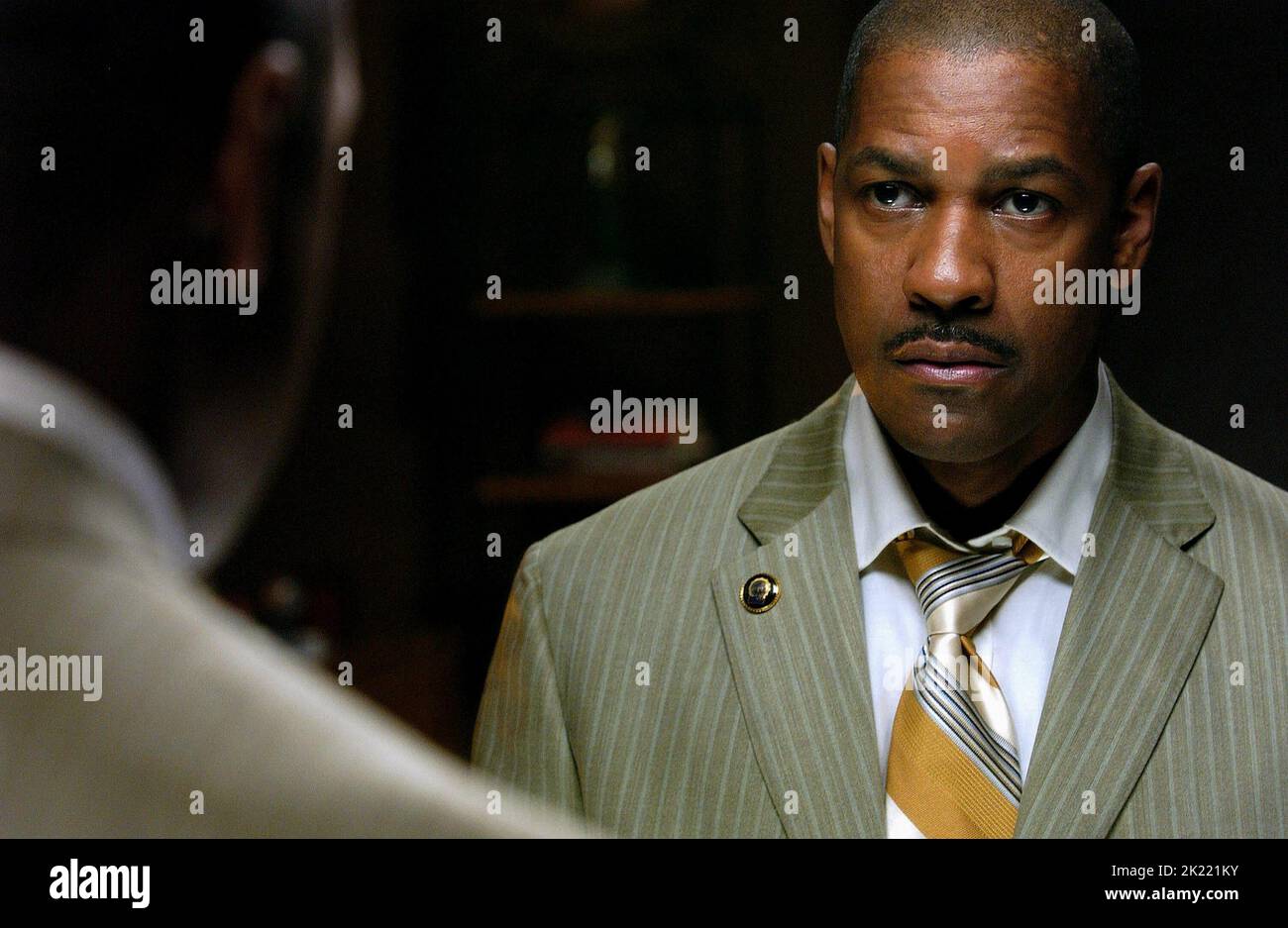 Inside man 2006 denzel hi-res stock photography and images - Alamy