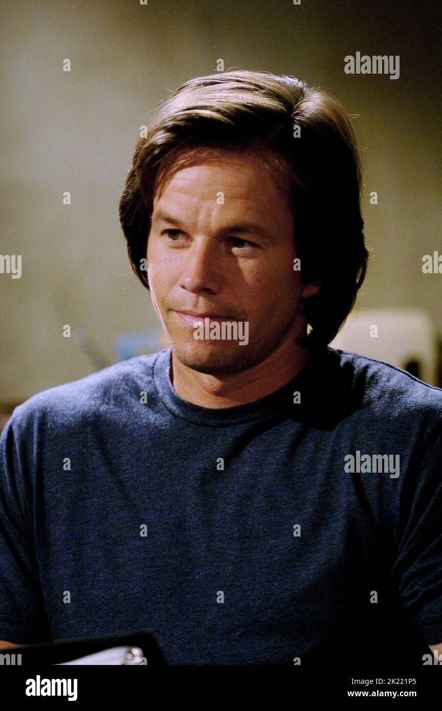 GREG KINNEAR, MARK WAHLBERG, INVINCIBLE, 2006 Stock Photo - Alamy
