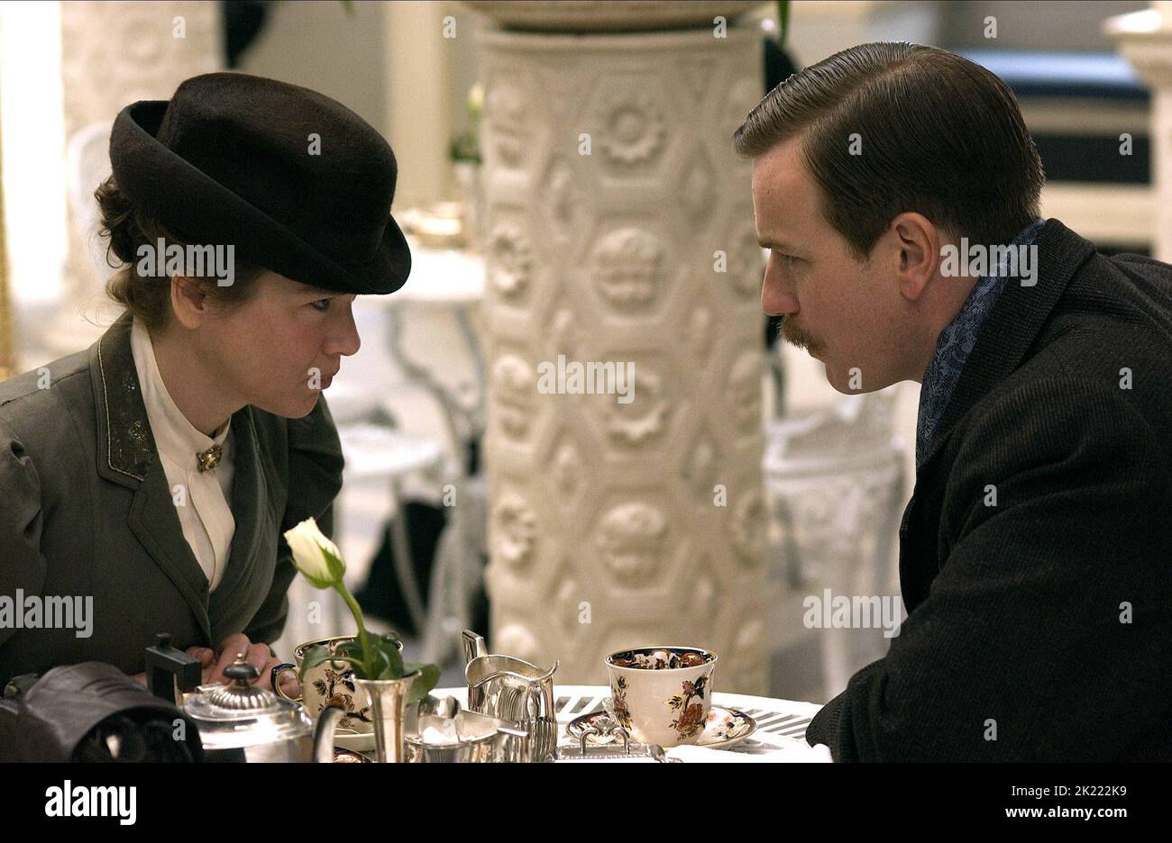 RENEE ZELLWEGER, EWAN MCGREGOR, MISS POTTER, 2006 Stock Photo - Alamy
