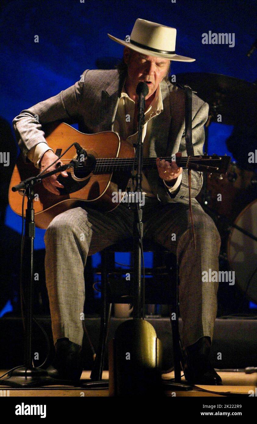NEIL YOUNG, NEIL YOUNG: HEART OF GOLD, 2006 Stock Photo - Alamy