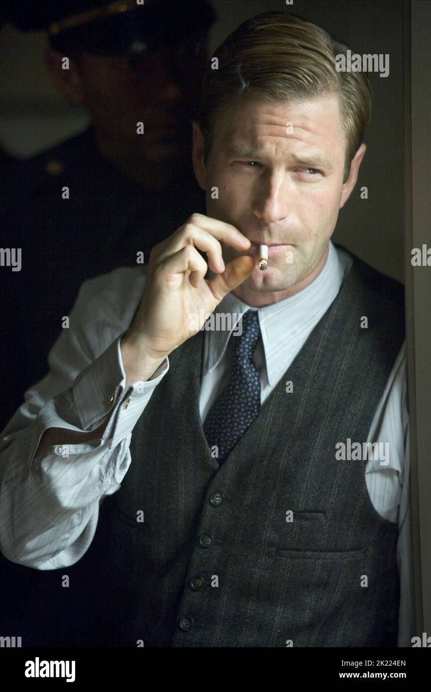 AARON ECKHART, THE BLACK DAHLIA, 2006 Stock Photo - Alamy