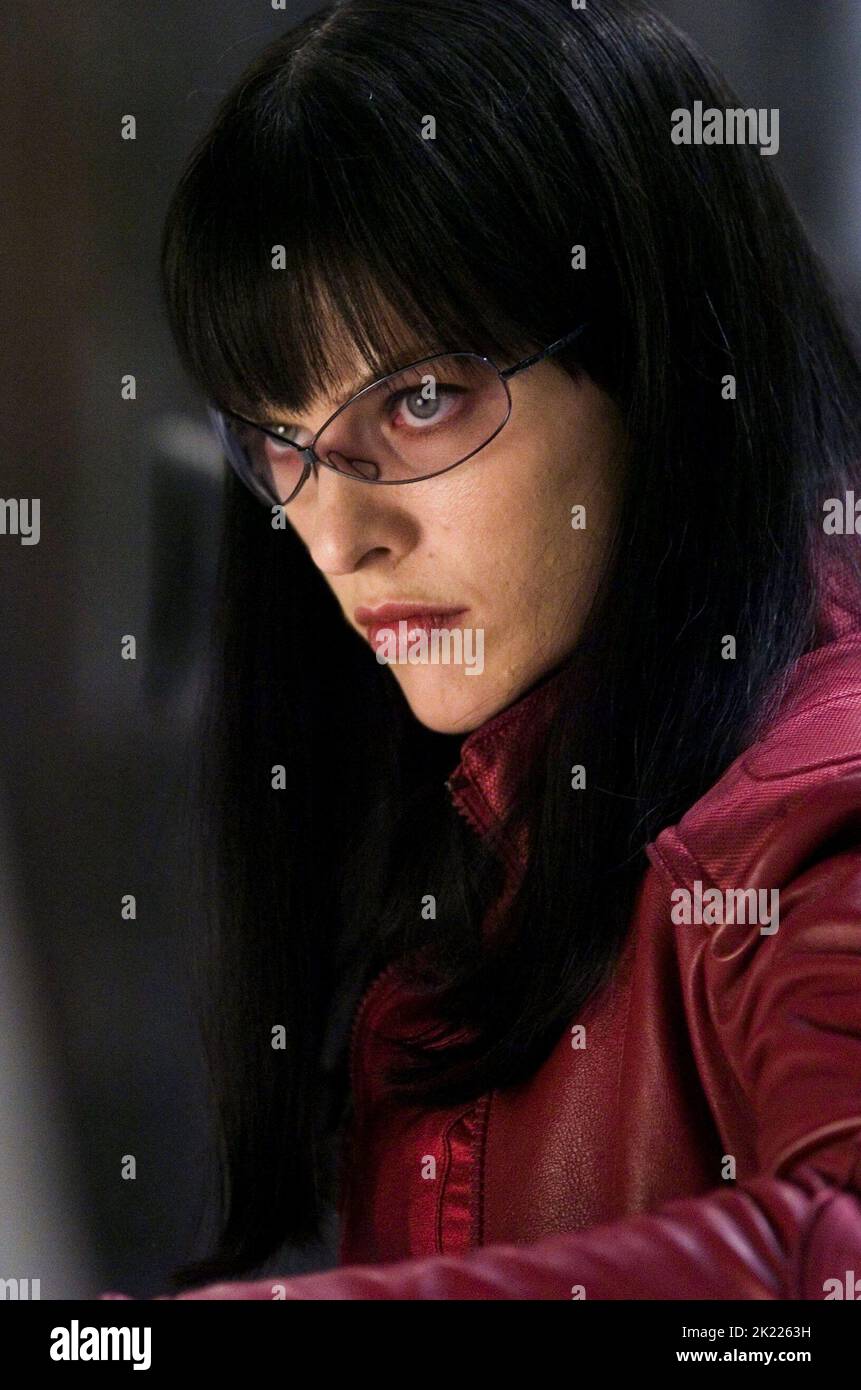 Ultraviolet 2006 milla jovovich hi-res stock photography and images - Alamy