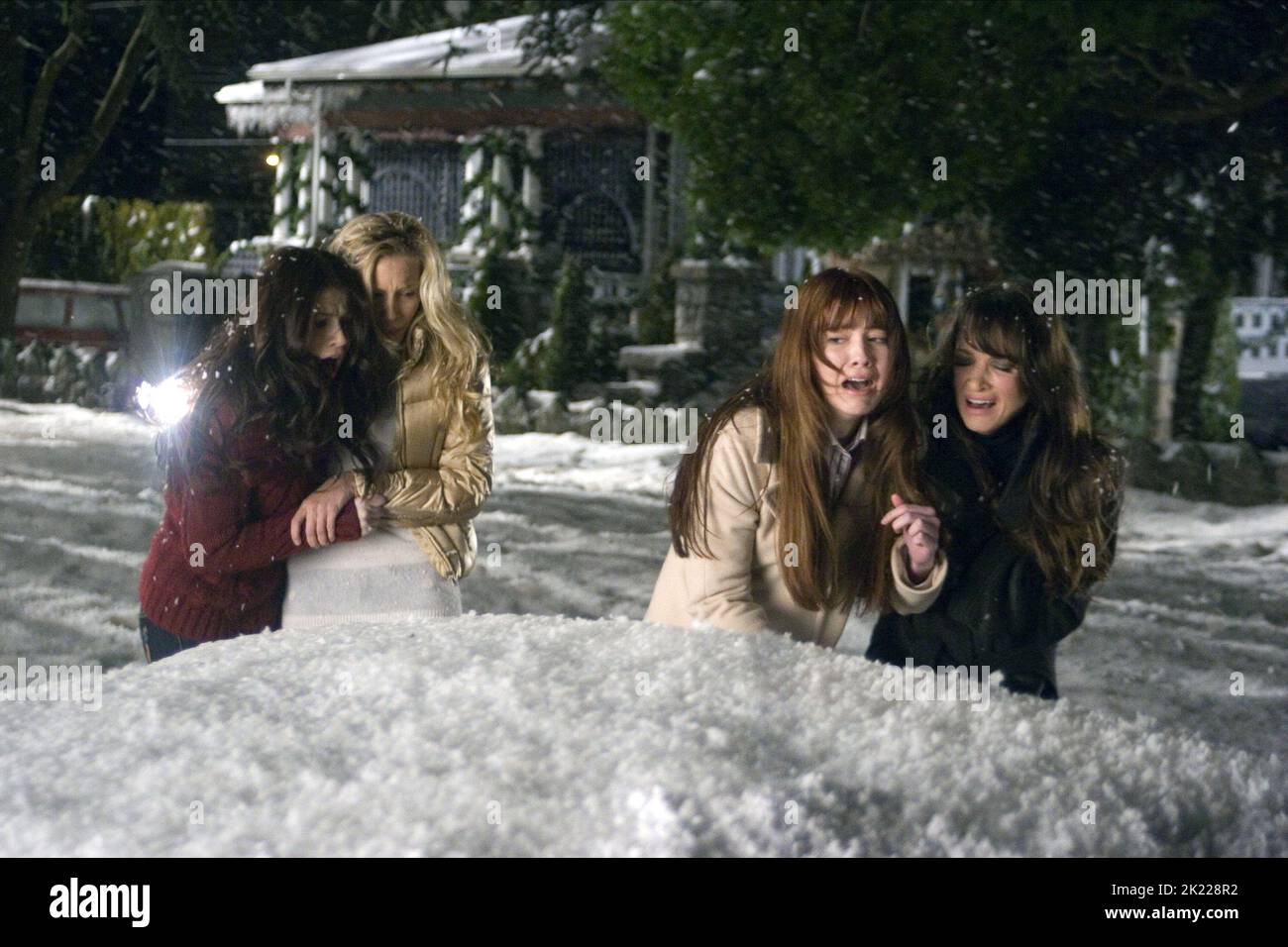 Katie cassidy mary elizabeth winstead hi-res stock photography and ...