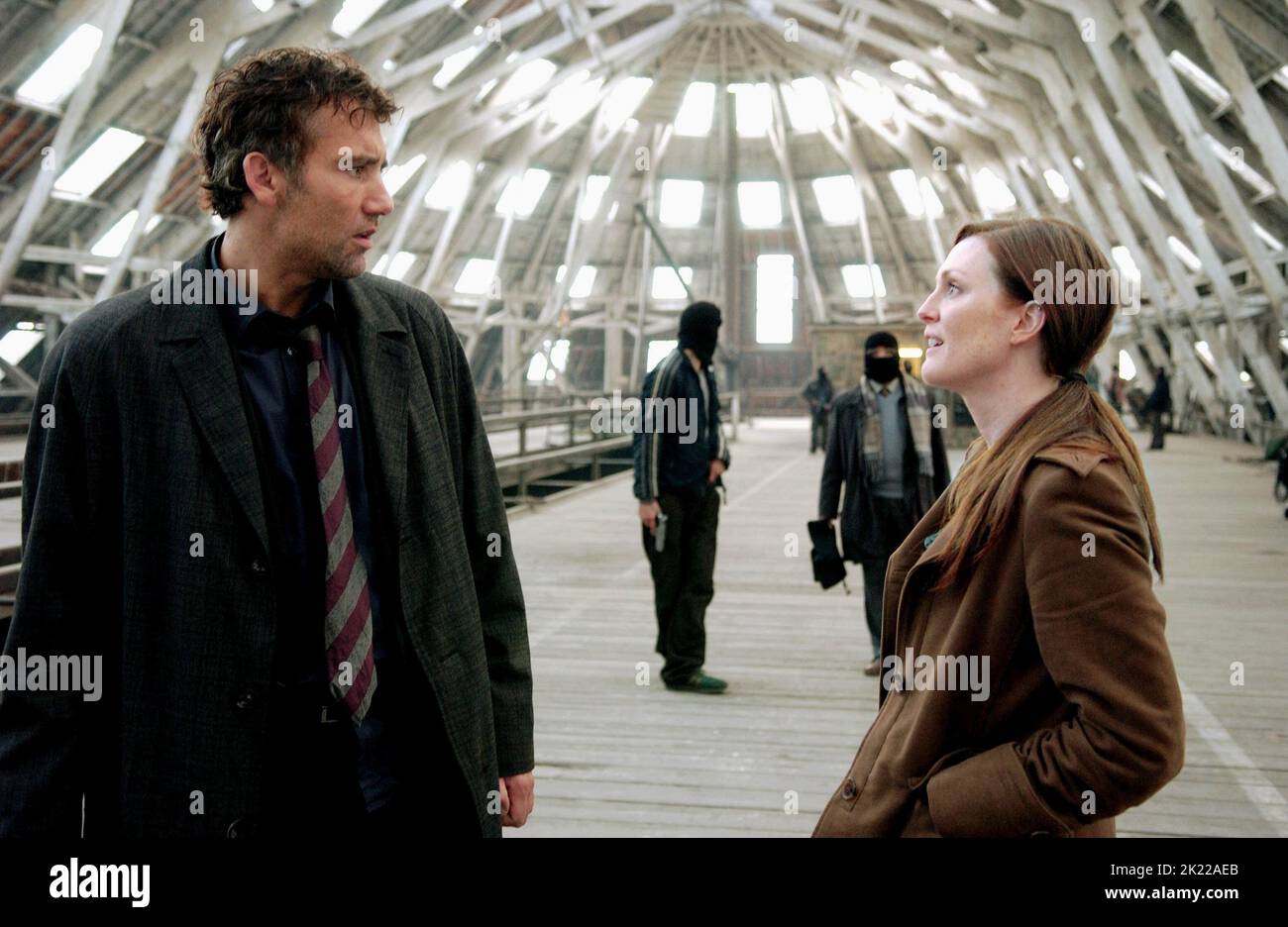 OWEN,MOORE, CHILDREN OF MEN, 2006 Stock Photo - Alamy
