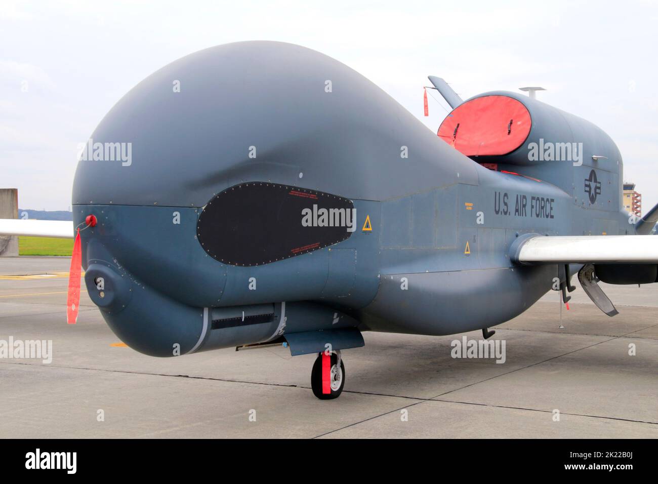 Northrop grumman rq 4 global hawk hi-res stock photography and images ...