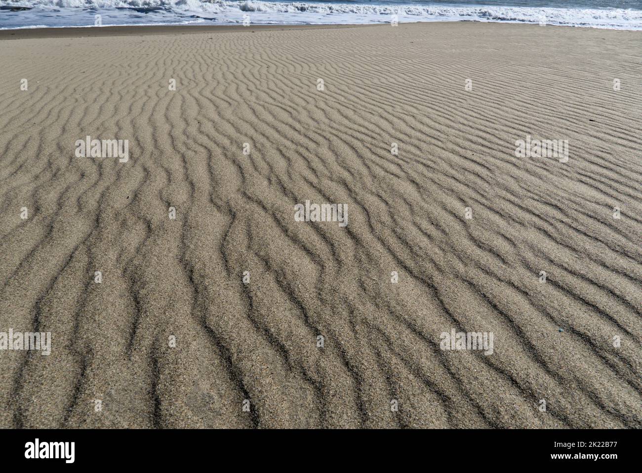 Wiggled lines in sand hi-res stock photography and images - Alamy