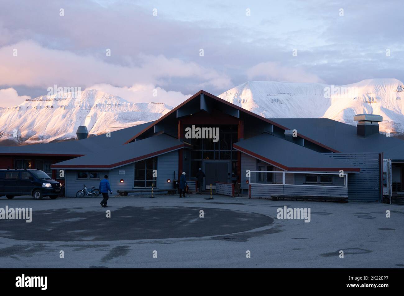 Pyramiden, Norway. 10th Sep, 2022. Mountains covered with snow behind ...