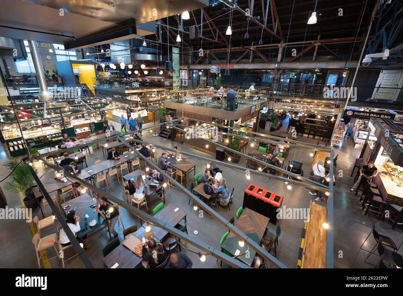 Oslo, Norway. 06th Sep, 2022. Visitors sitting in the Mathallen market hall. Credit: Sebastian ...