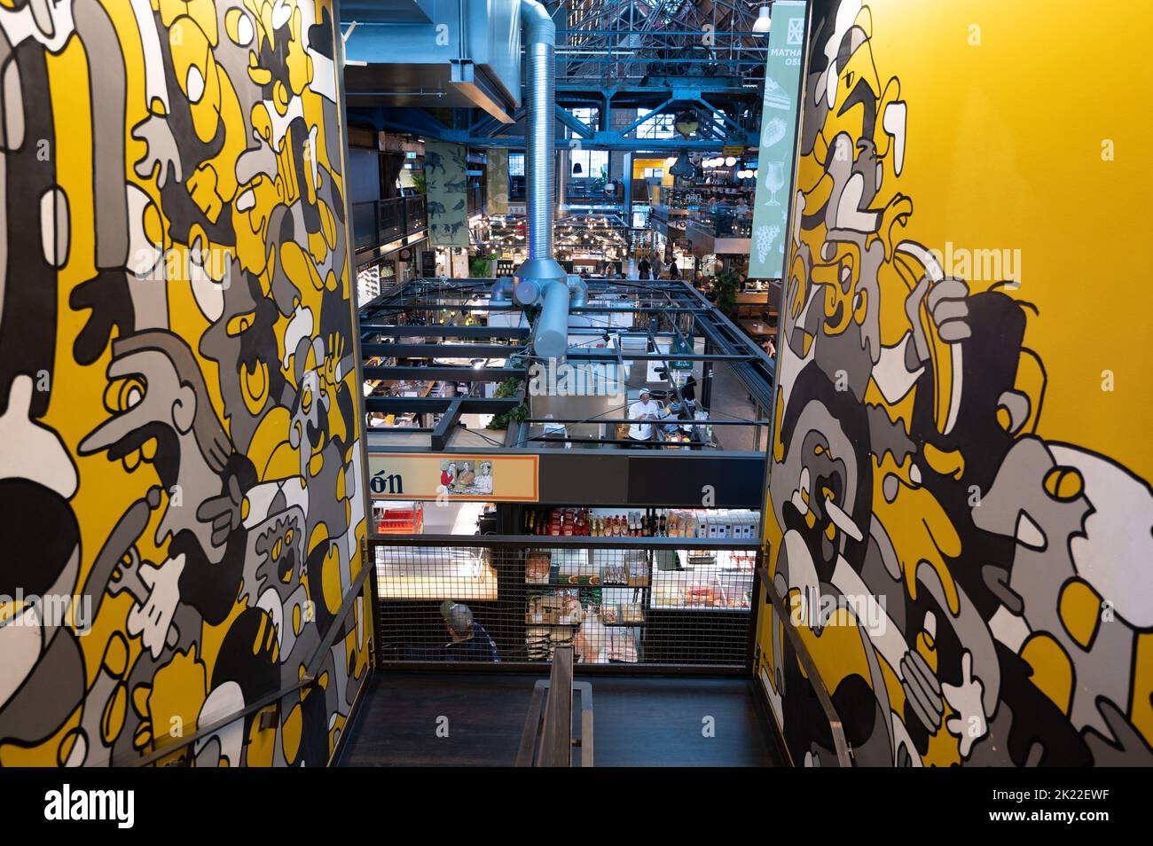 Oslo, Norway. 06th Sep, 2022. Visitors stand in the Mathallen market ...
