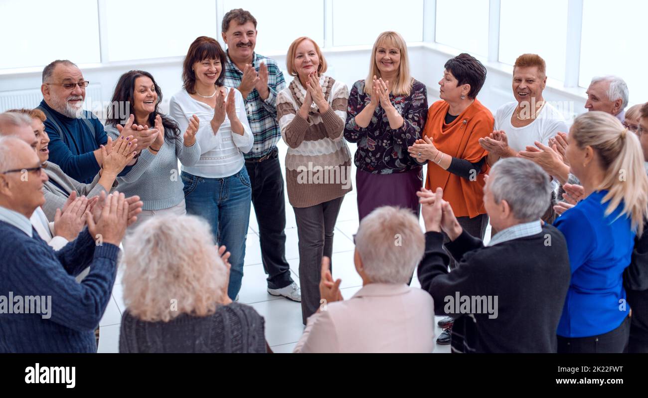 a group of elderly people clap their hands Stock Photo - Alamy