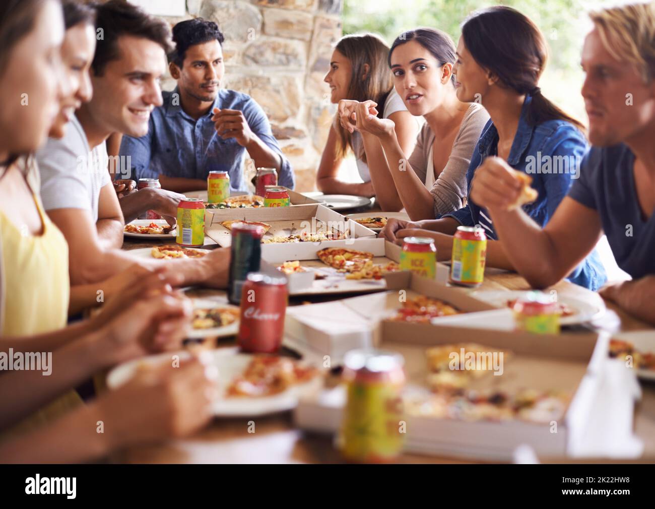 Group happy friends pizza hi-res stock photography and images - Alamy