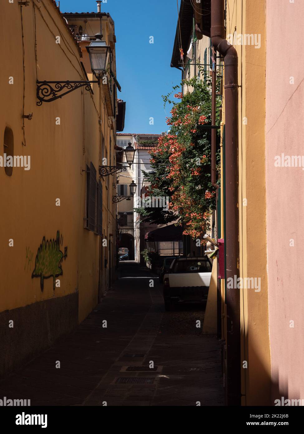 Medieval city walls of pisa hi-res stock photography and images - Alamy