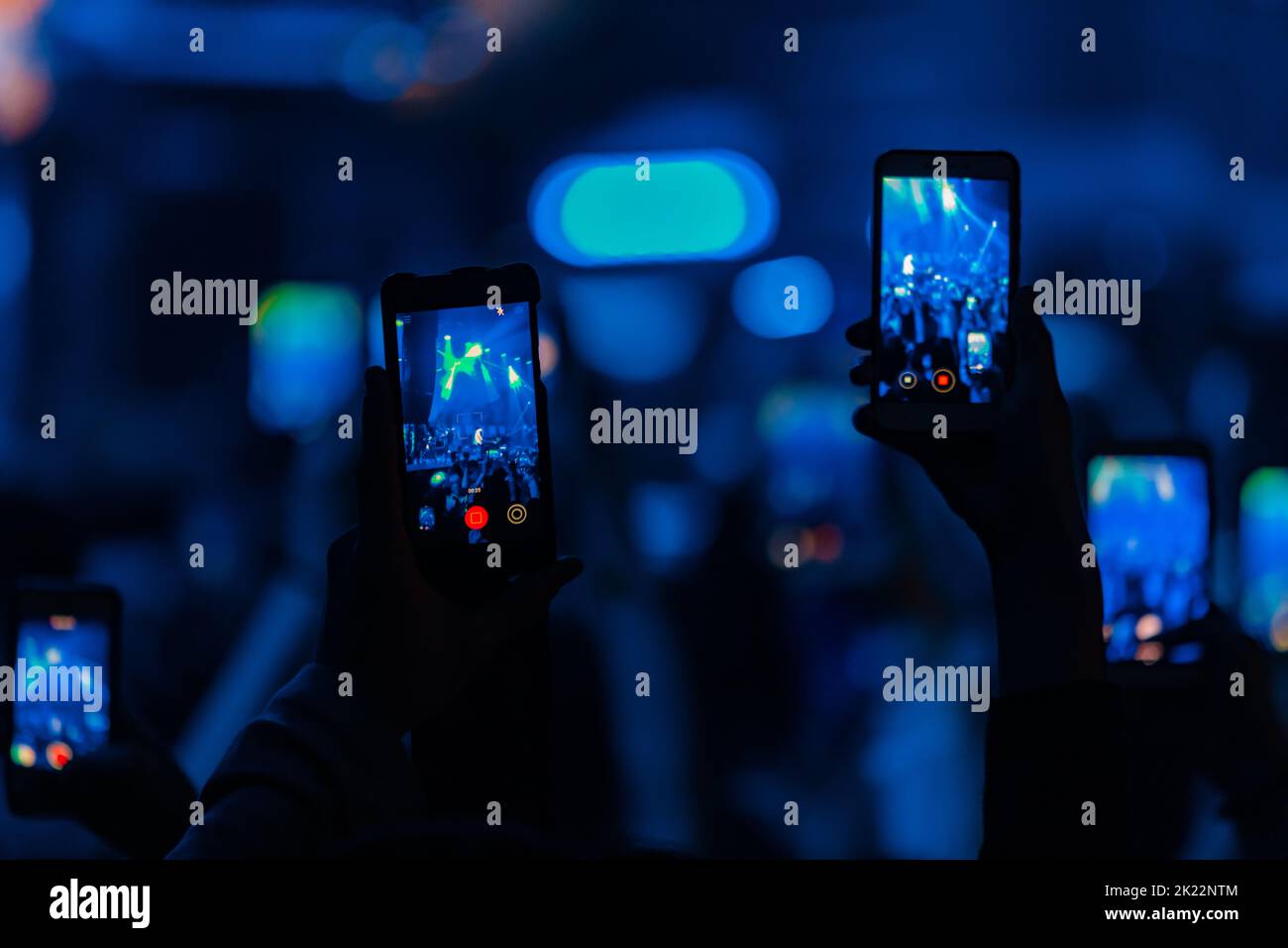 Hands phones on concert hi-res stock photography and images - Alamy