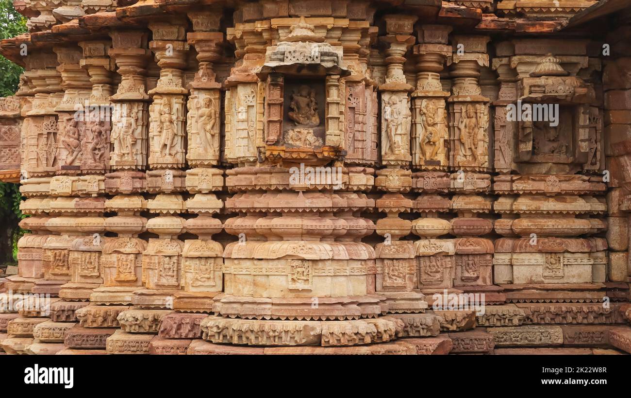 Carving Sculptures on the Undeshwar Mahadev Temple, Bijolia, Bhilwara ...