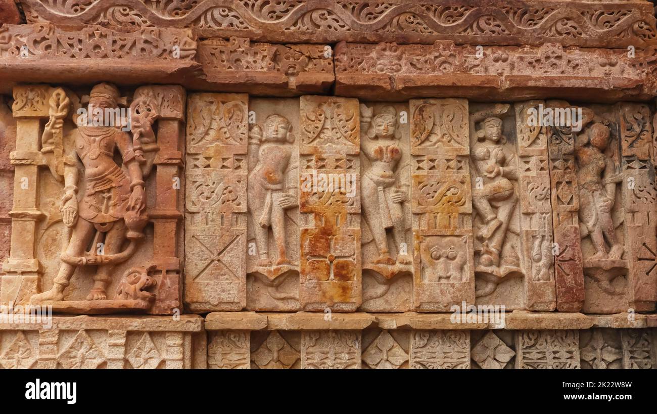 Sculpture of Man and Women on the Undeshwar Mahadev Temple, Bijolia ...