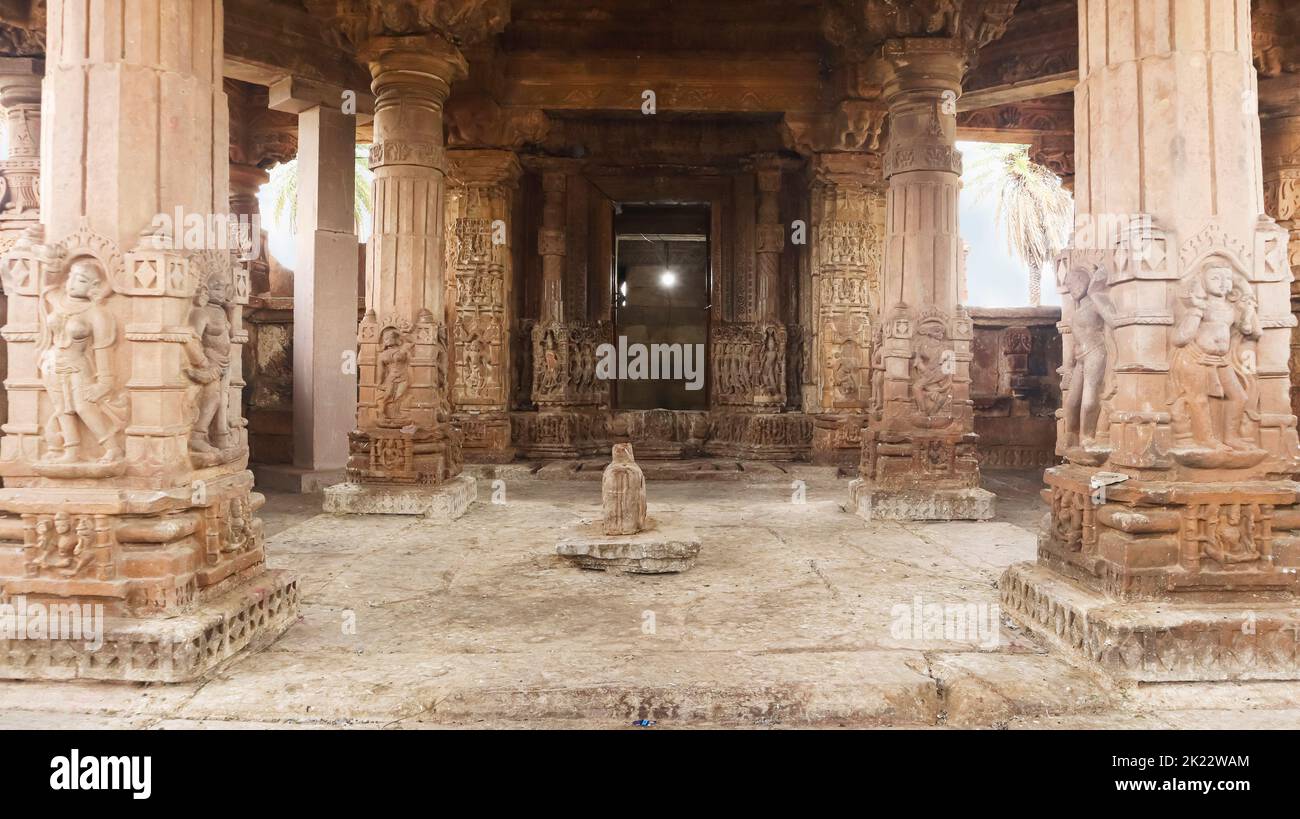 Carving Sculptures on the Pillars of Undeshwar Mahadev Temple shrine ...
