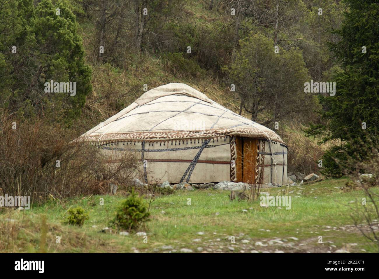 A traditional kyrgyz yurta tent in the countryside Stock Photo - Alamy