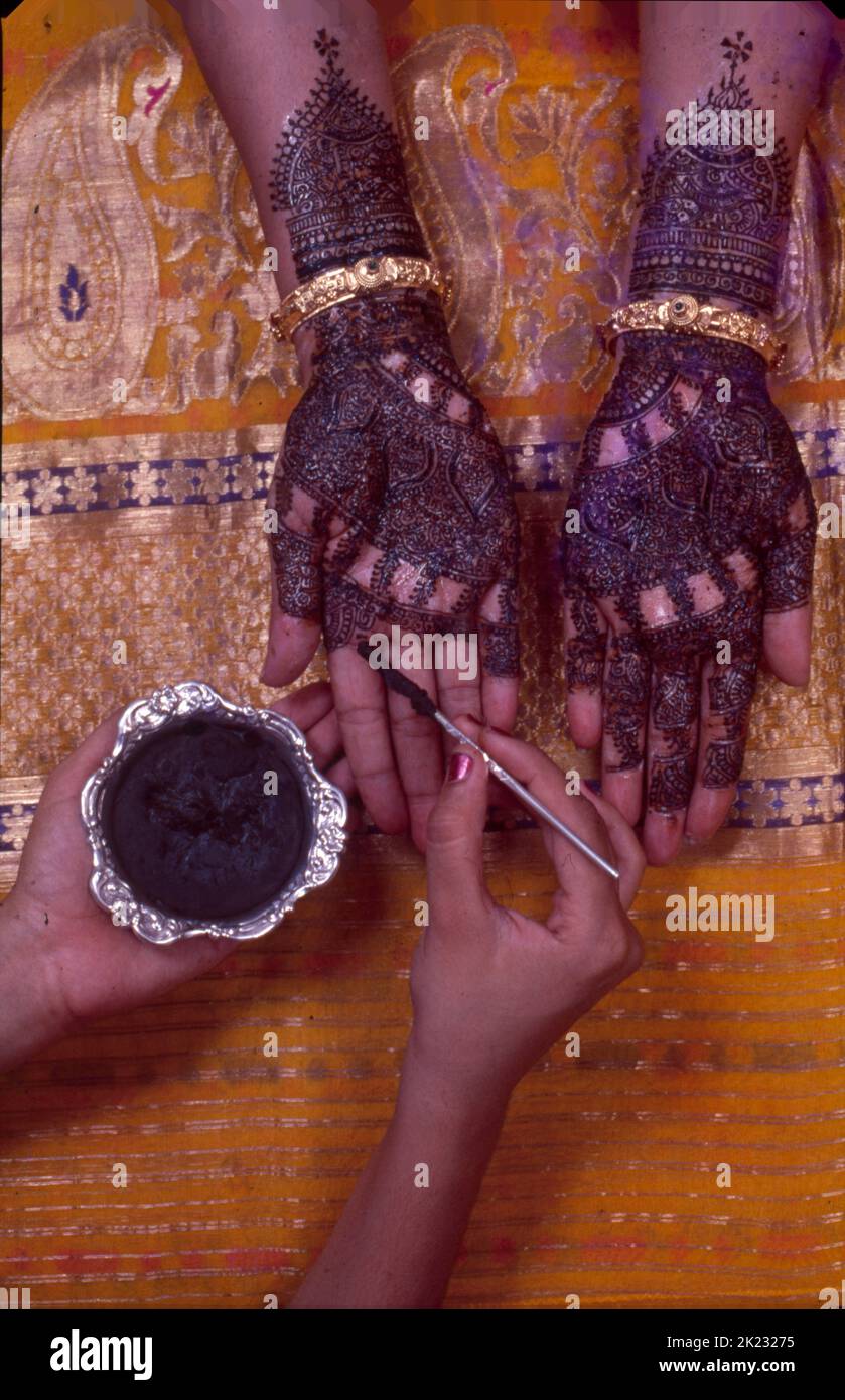 Hindu Wedding, Henna Being Applied to Brides Hands Stock Photo - Alamy