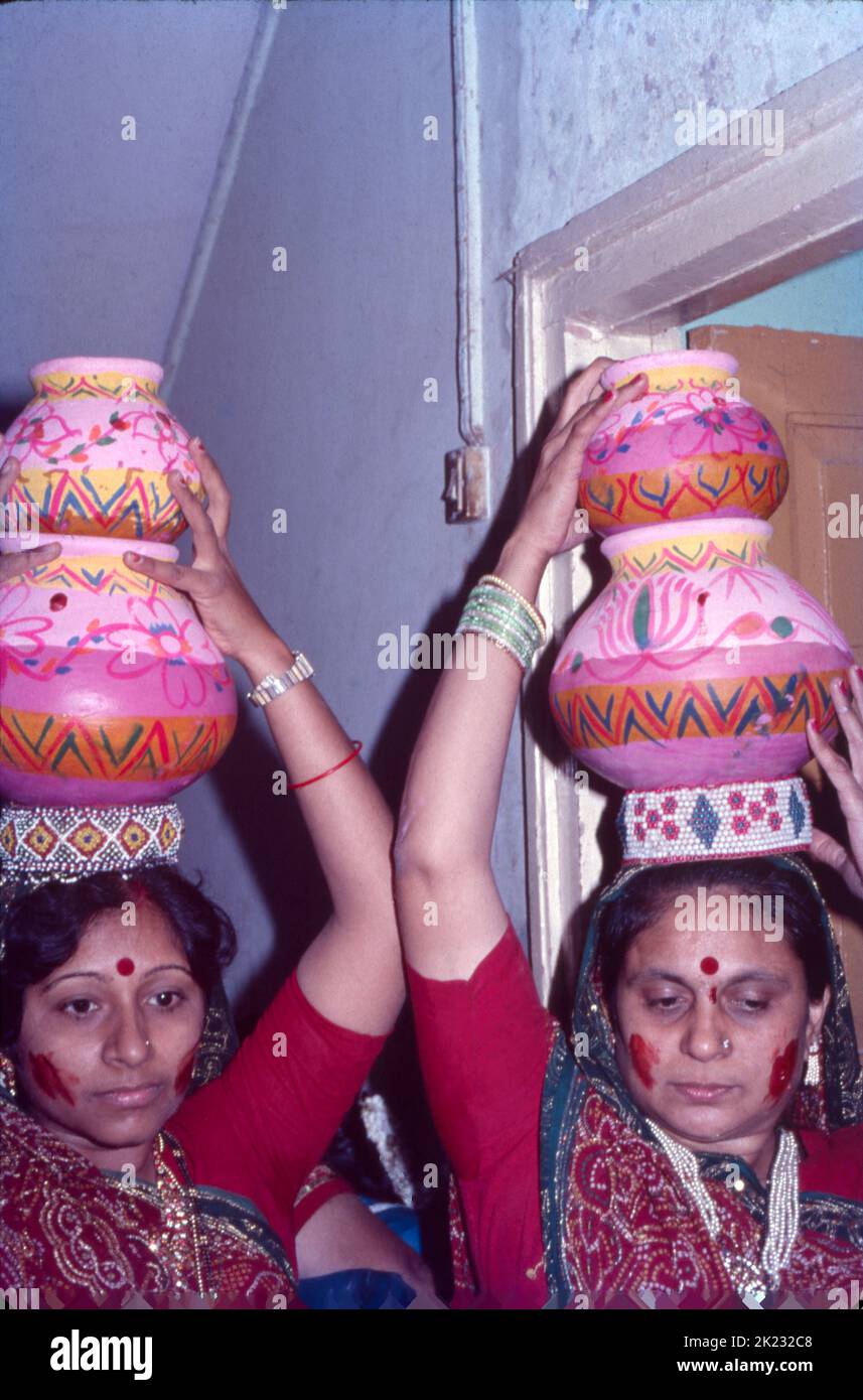 Hindu Wedding Rituals, Women Performing Pooja Stock Photo - Alamy