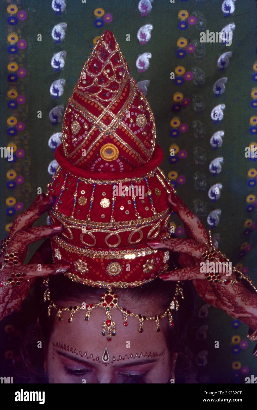 Bride Carrying The Ceremonial Kalash on Her Head Stock Photo - Alamy