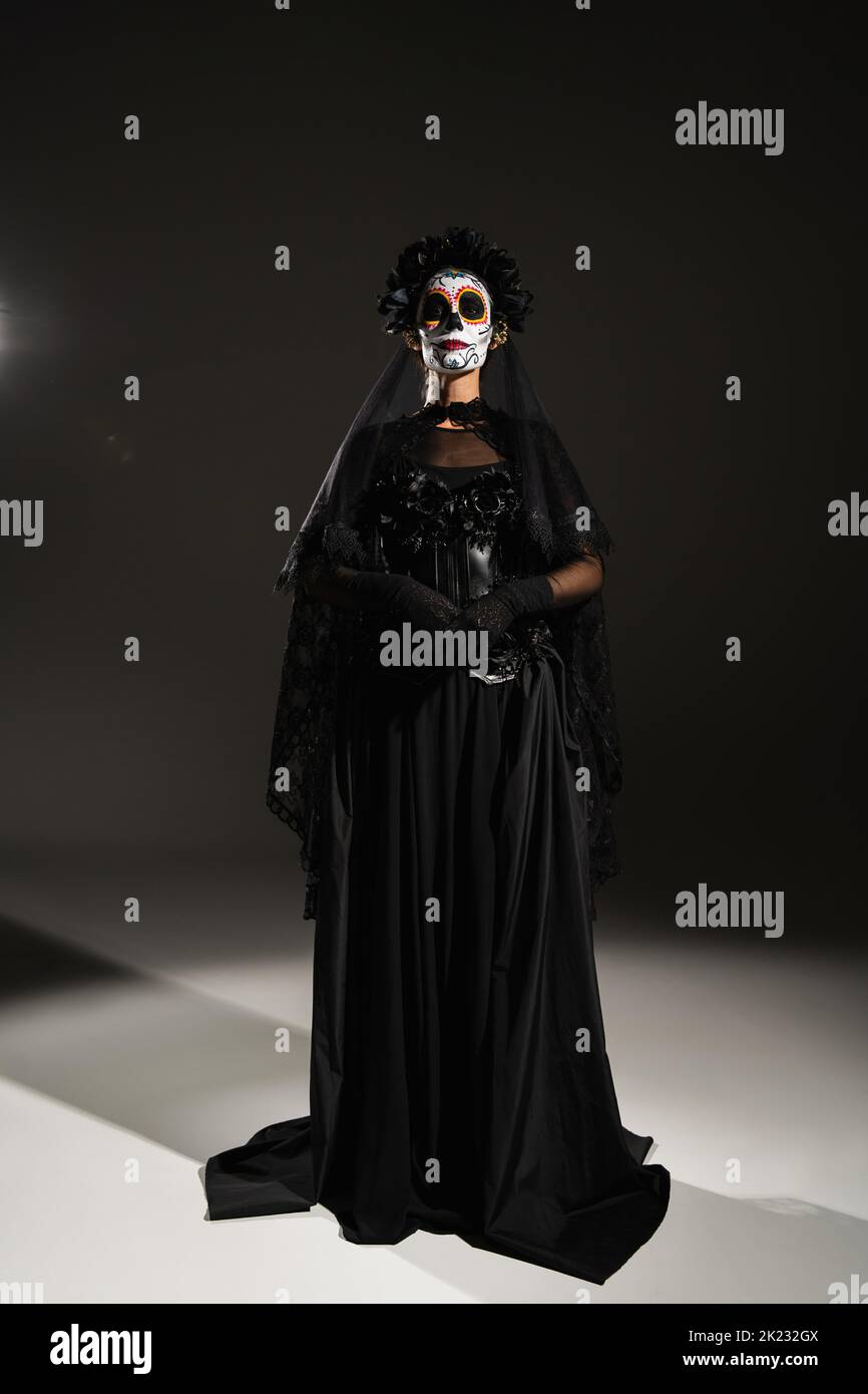 Spooky costume hi-res stock photography and images - Alamy