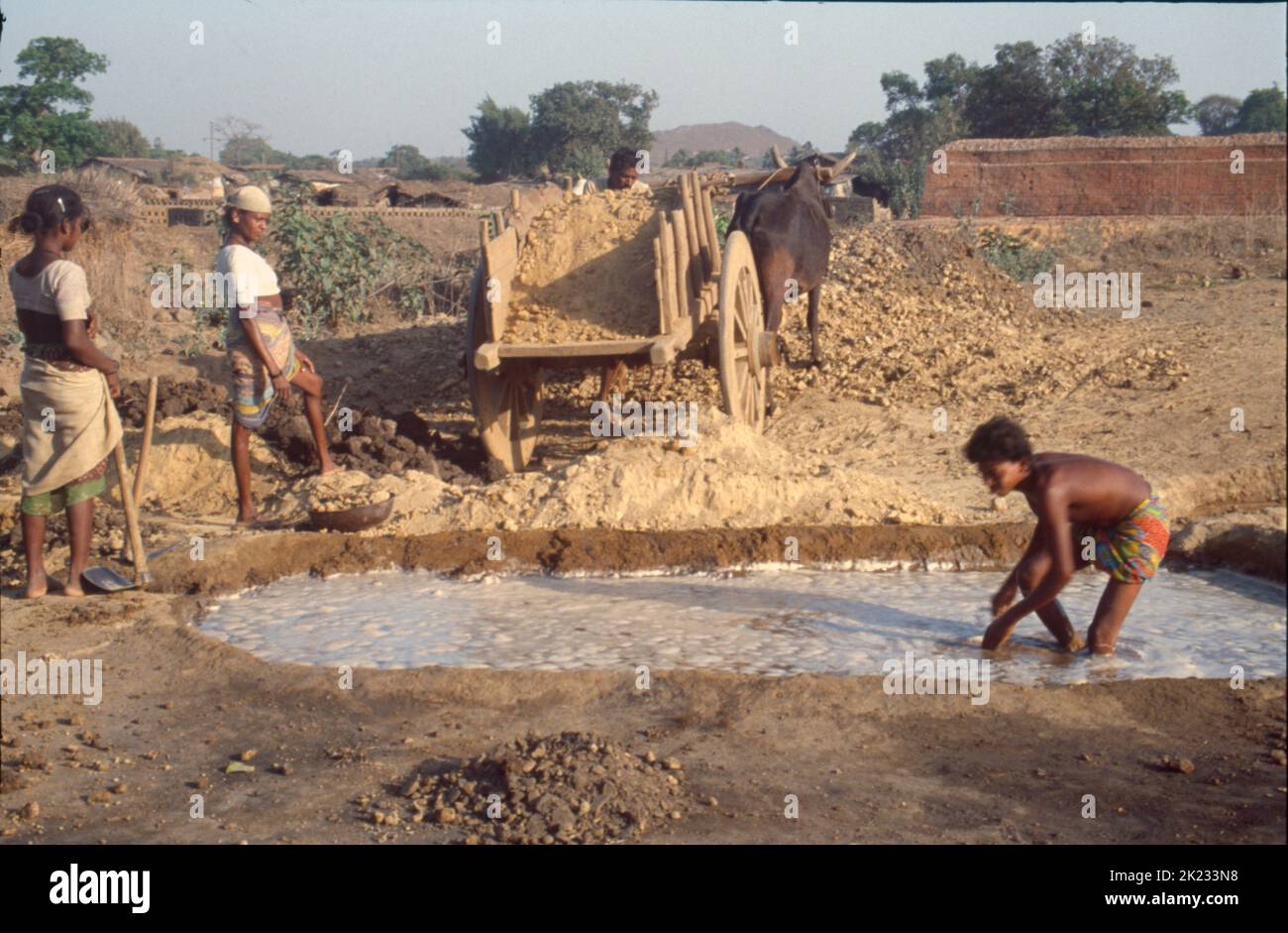 Brick Workers Mixing Mud To Make Bricks, Maharashtra Stock Photo - Alamy