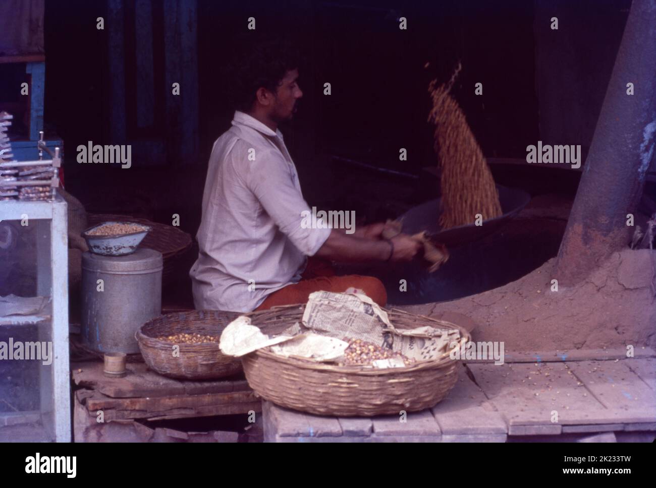 Roasting Grams, Mahrashtra Stock Photo - Alamy