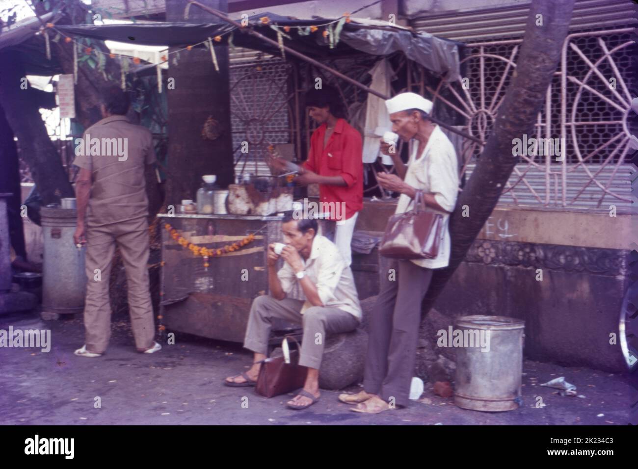 Typical Tea Stall (Chai Ki Tapri) Maharashtra Stock Photo - Alamy
