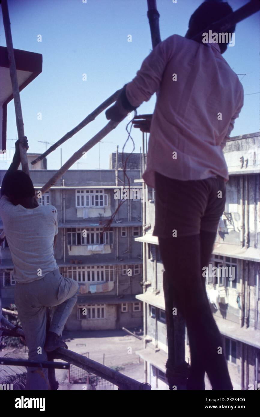 Scaffolders tieng rope hi-res stock photography and images - Alamy