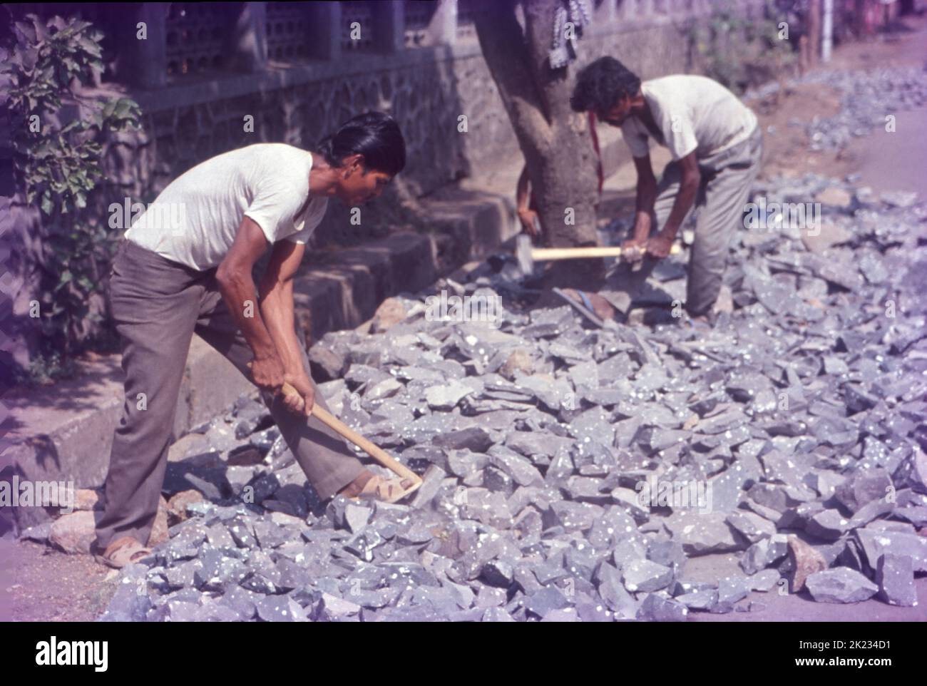 Labor's Breaking Stone, Mumbai Stock Photo - Alamy