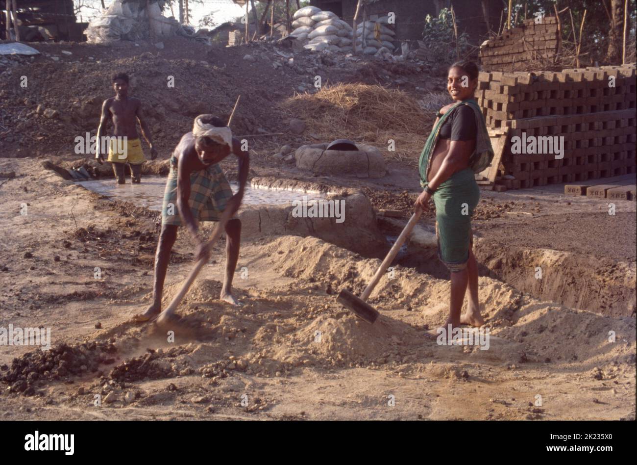 Brick Workers Mixing Mud To Make Bricks, Maharashtra Stock Photo - Alamy