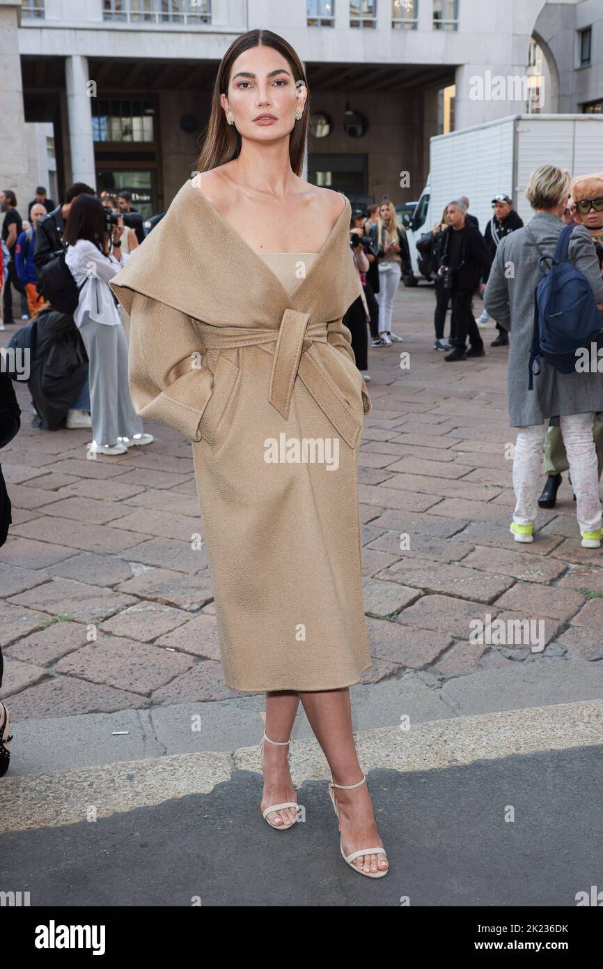 Lily Aldridge arrive to Max Mara fashion show during Milan Fashion Week ...
