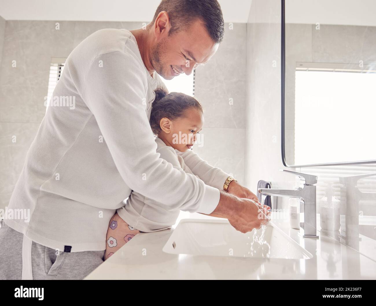 Cleaning together family hi-res stock photography and images - Alamy