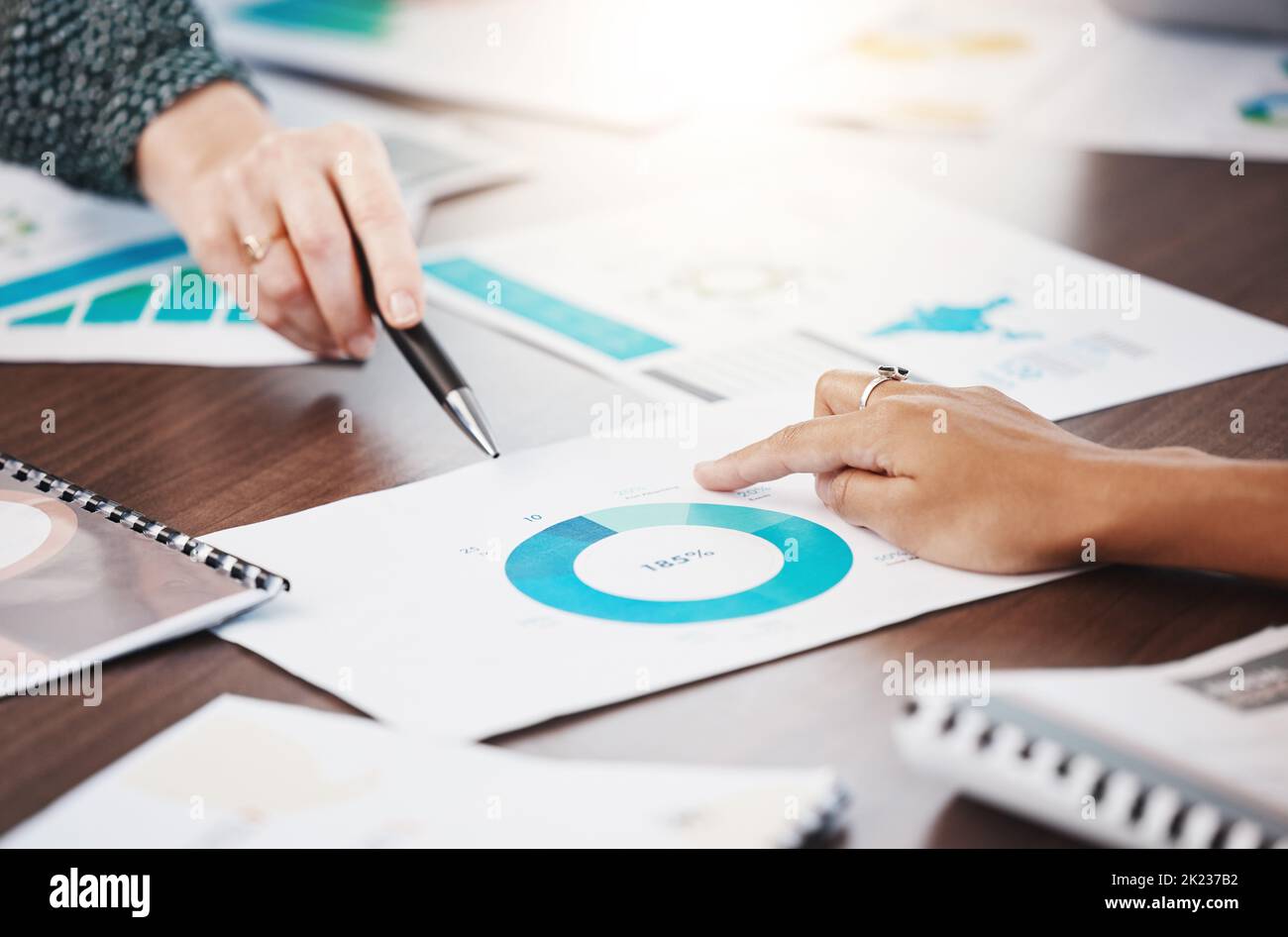 Business team in meeting data hi-res stock photography and images - Alamy