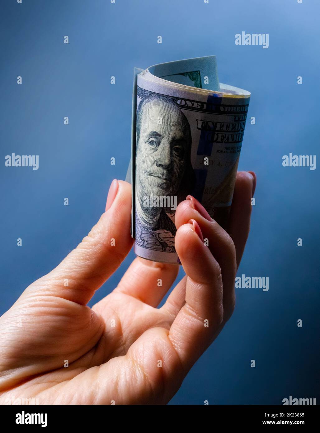 Hand holding banknotes Stock Photo - Alamy