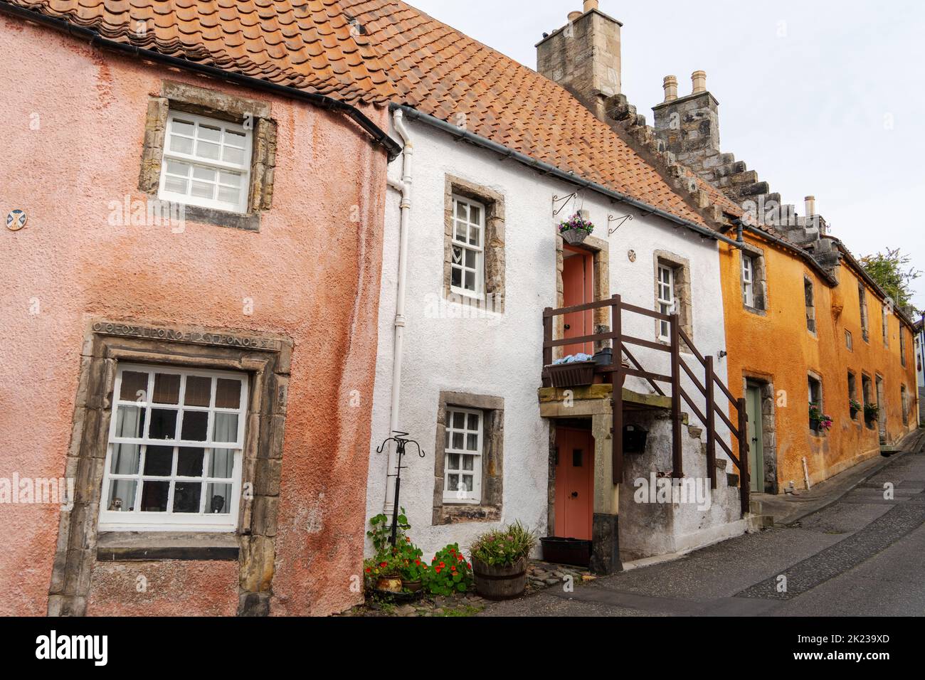 Traditional scottish houses hi-res stock photography and images - Alamy