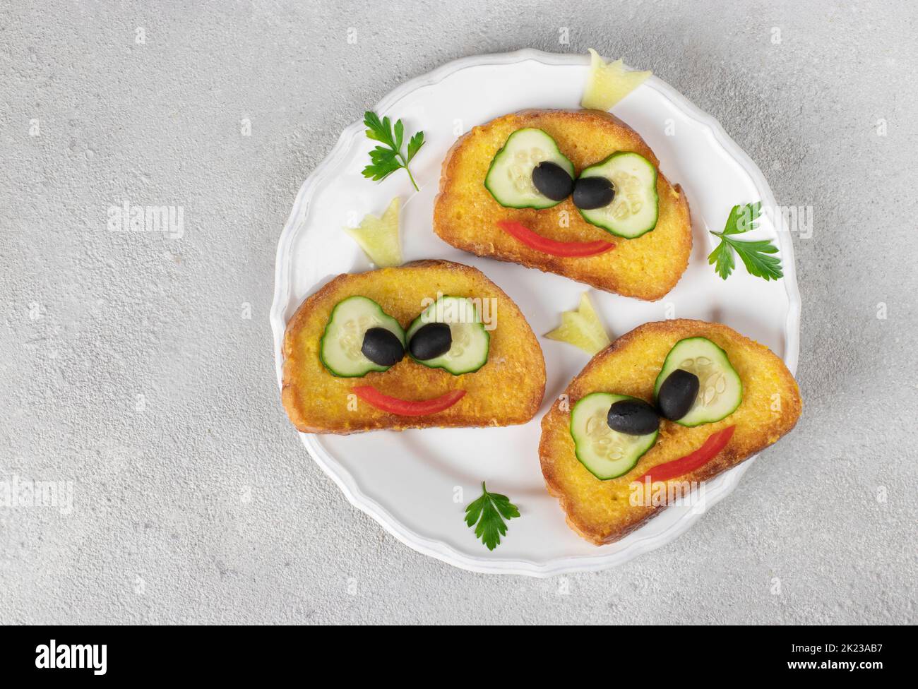 Tomato frog eating hi-res stock photography and images - Alamy