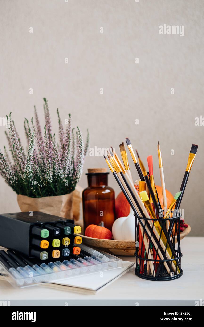 Workshops tutorial hi-res stock photography and images - Alamy