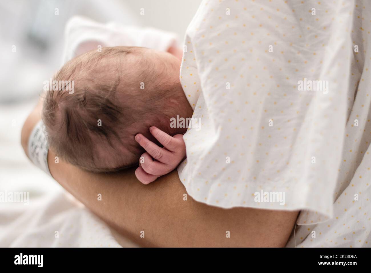 A newborn baby in his mother's arms in the hospital bed Stock Photo - Alamy