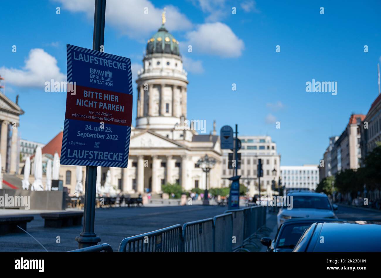 Berlin, Germany. 22nd Sep, 2022. A Berlin Marathon sign for motorists ...
