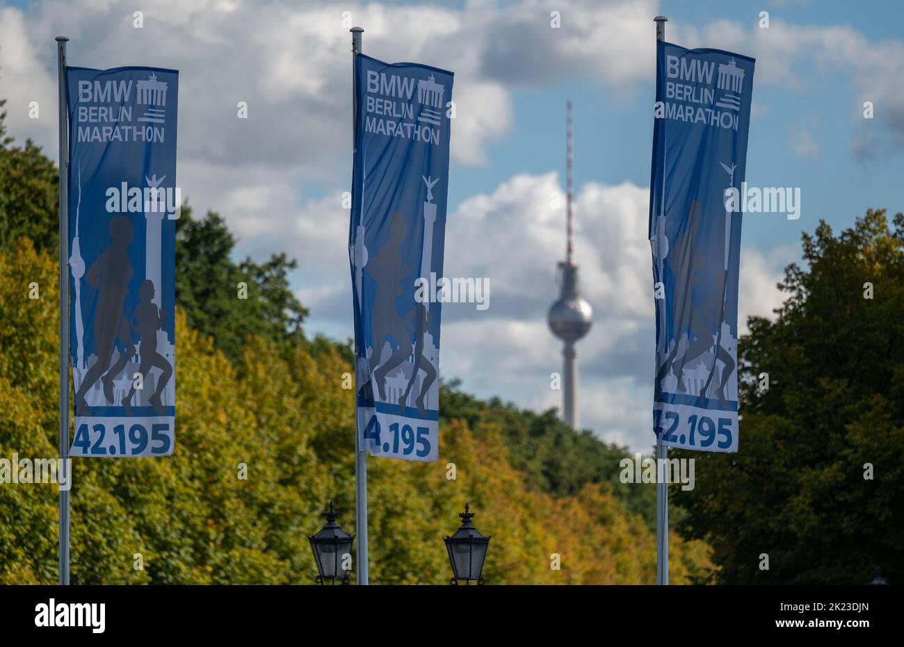Berlin, Germany. 22nd Sep, 2022. Flags of the Berlin Marathon fly in ...