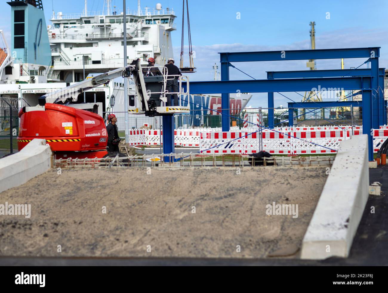 Workers assemble vehicle on hi-res stock photography and images - Alamy