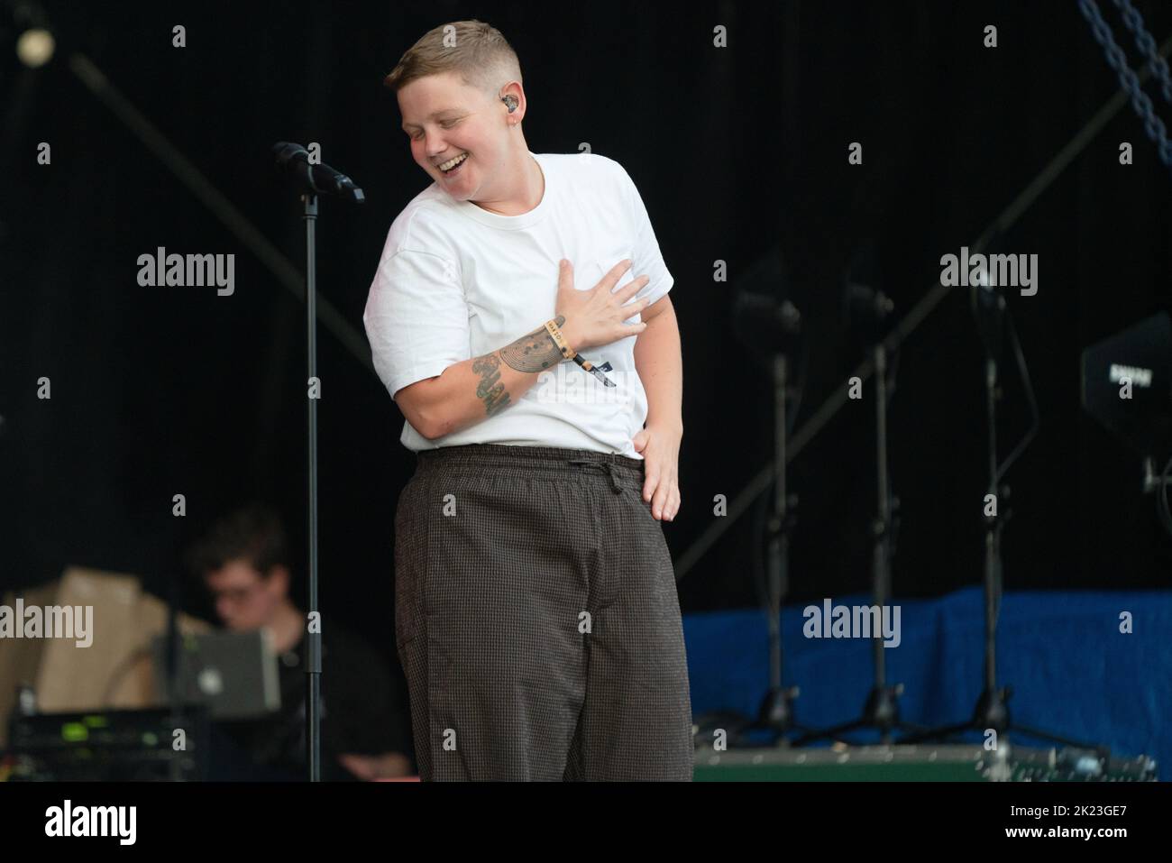 Rapper rapping hi-res stock photography and images - Alamy