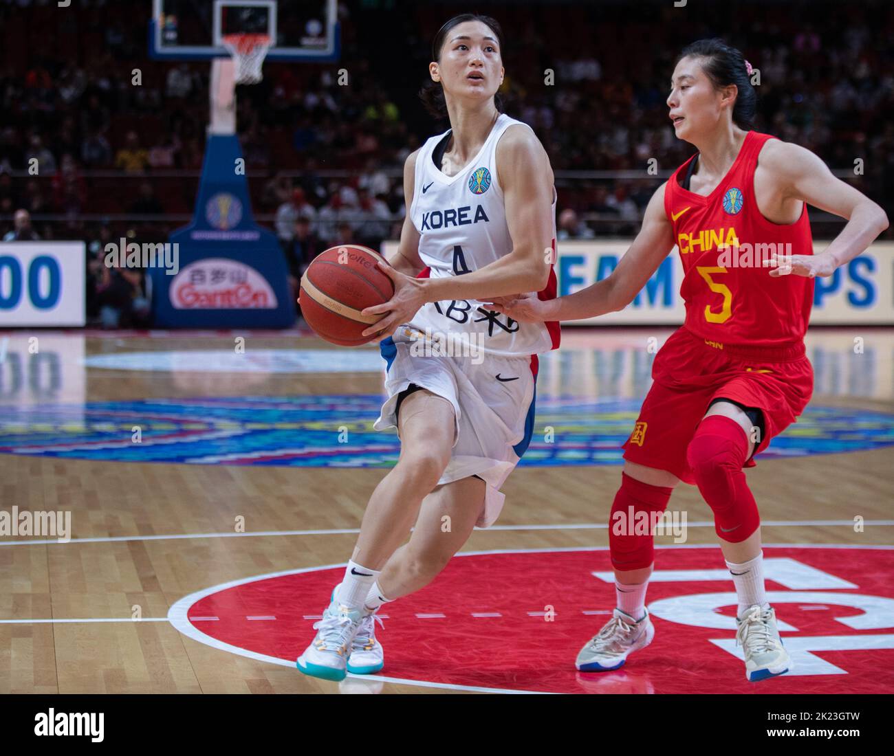 Sydney, Australia. 22nd Sep, 2022. Wang Siyu (R) of China defends Yoon ...