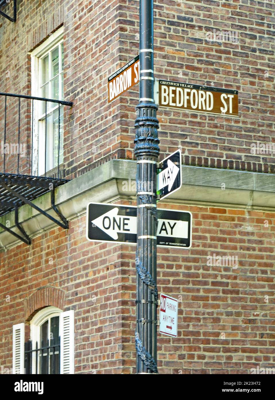 Street corner with street signs hi-res stock photography and images - Alamy