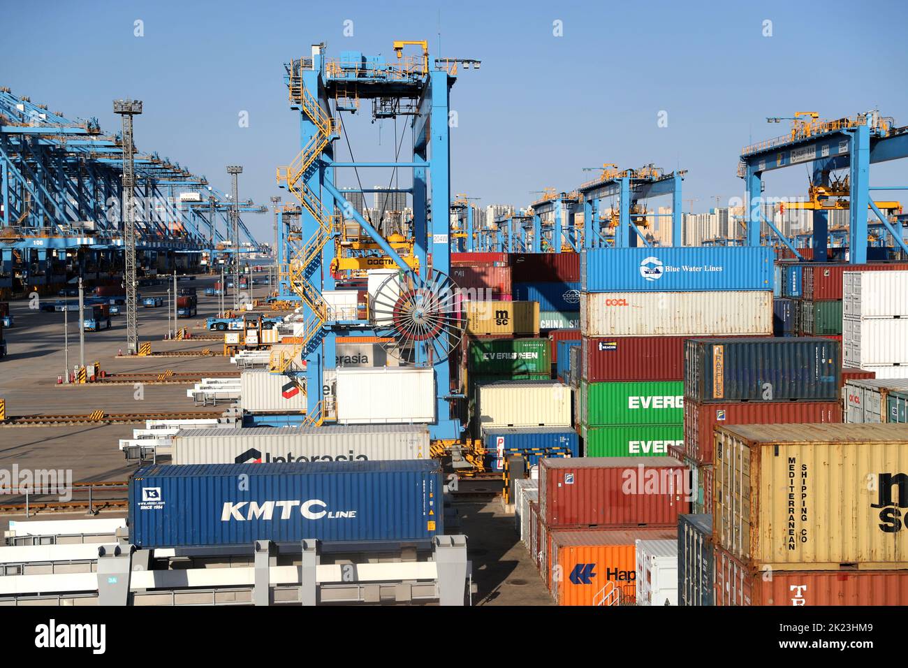 China high speed rail qingdao hi-res stock photography and images - Alamy