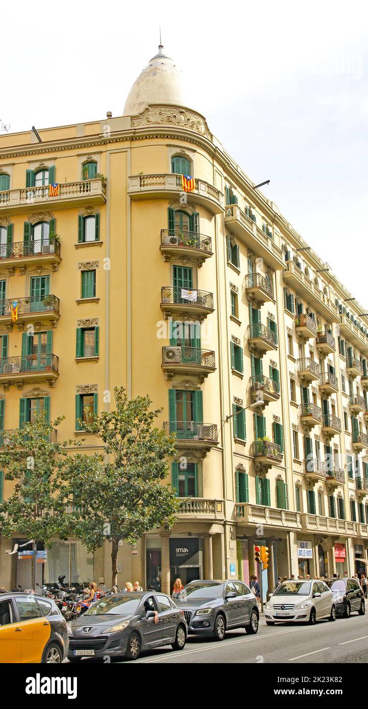Facade of classic buildings in Barcelona, Catalunya, Spain, Europe ...