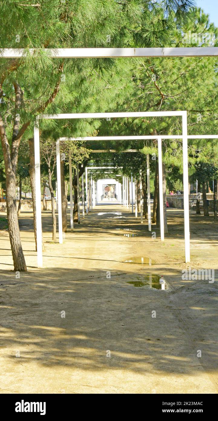 ornamental structures in parallel and with perspective in El Clot park ...