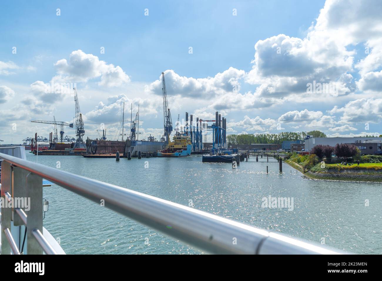 Amsterdam, Nederland - September, 2022: Close view of Amsterdam harbor ...